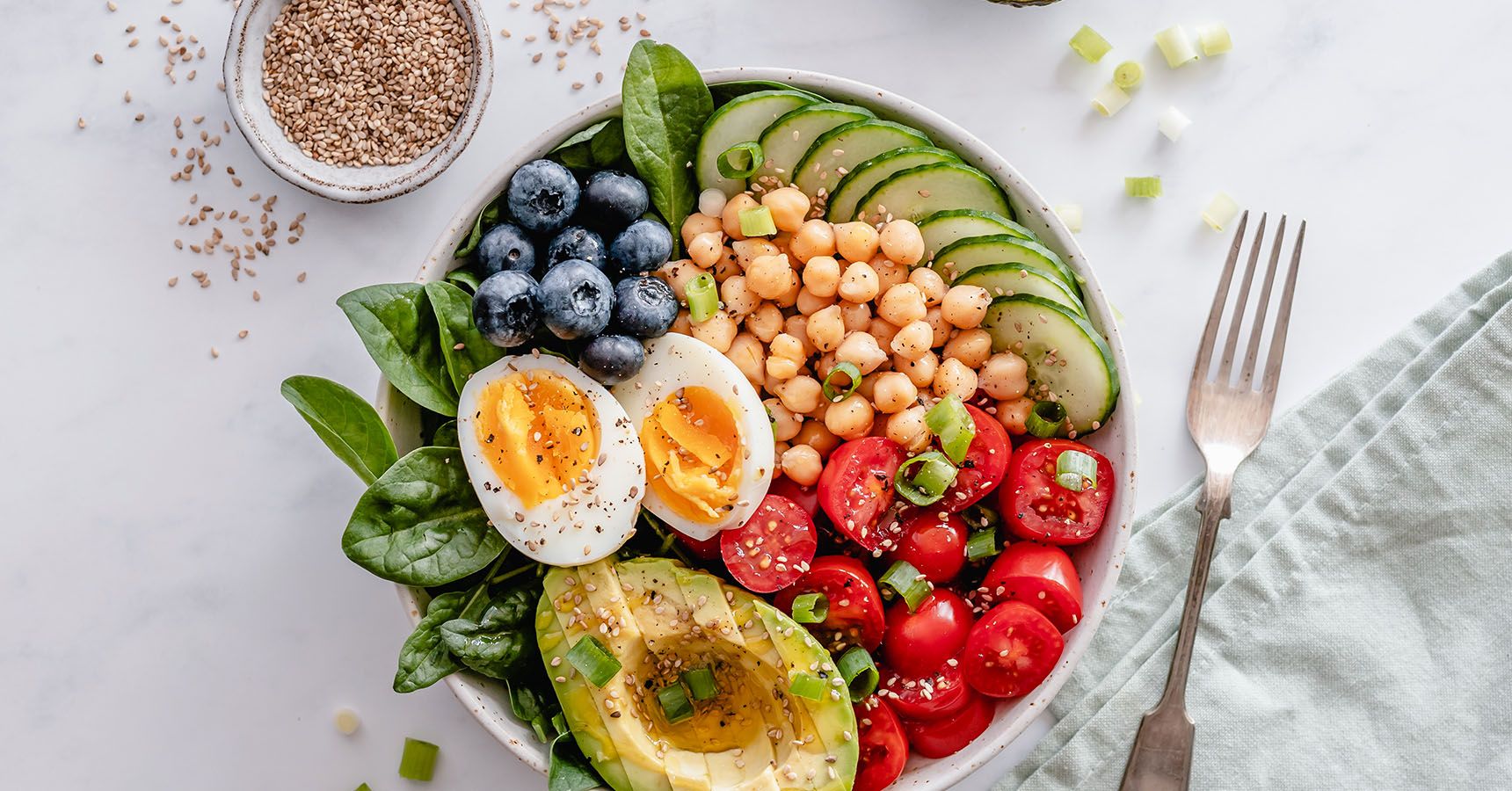 Tasapainoinen syöminen, ruokarytmi ja vatsaa rauhoittava ruoka